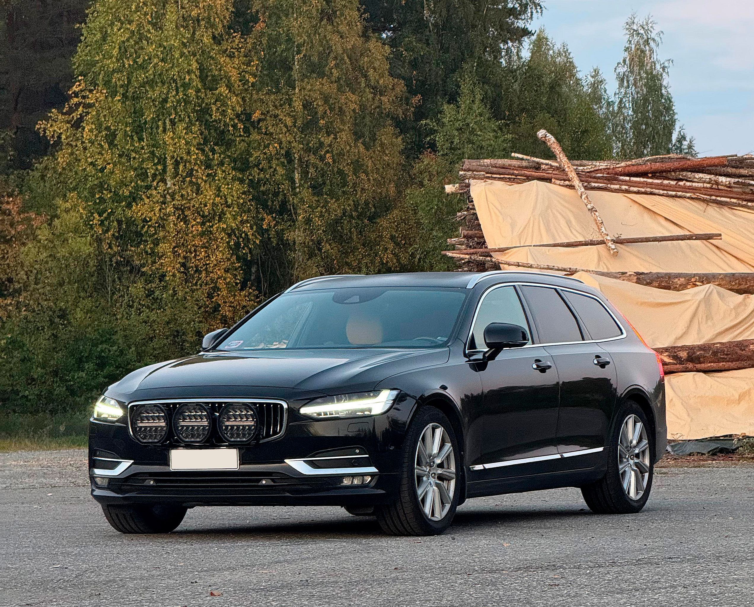 VOLVO - Auxiliary light installations
