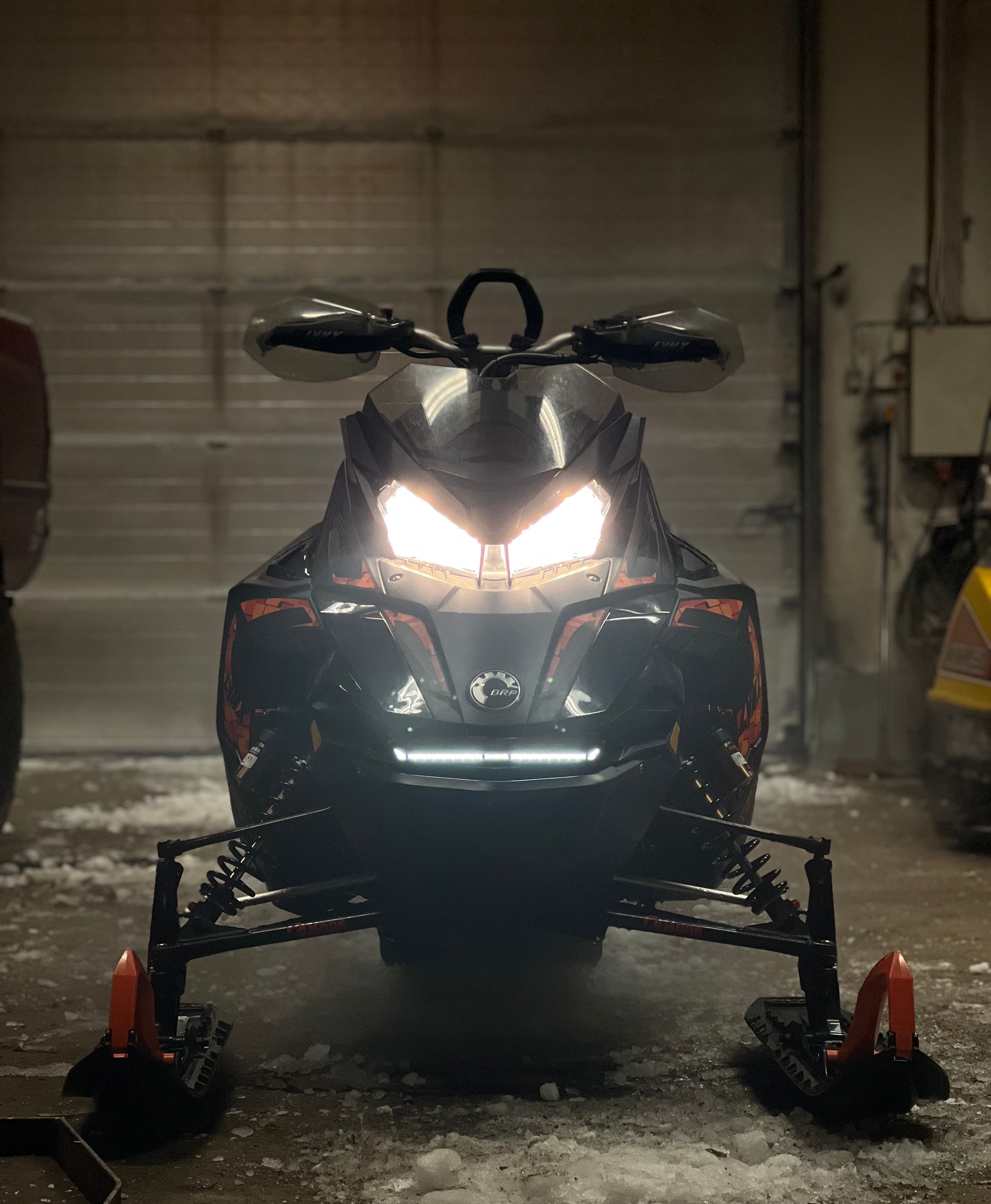 SNOWMOBILE - Auxiliary light installations