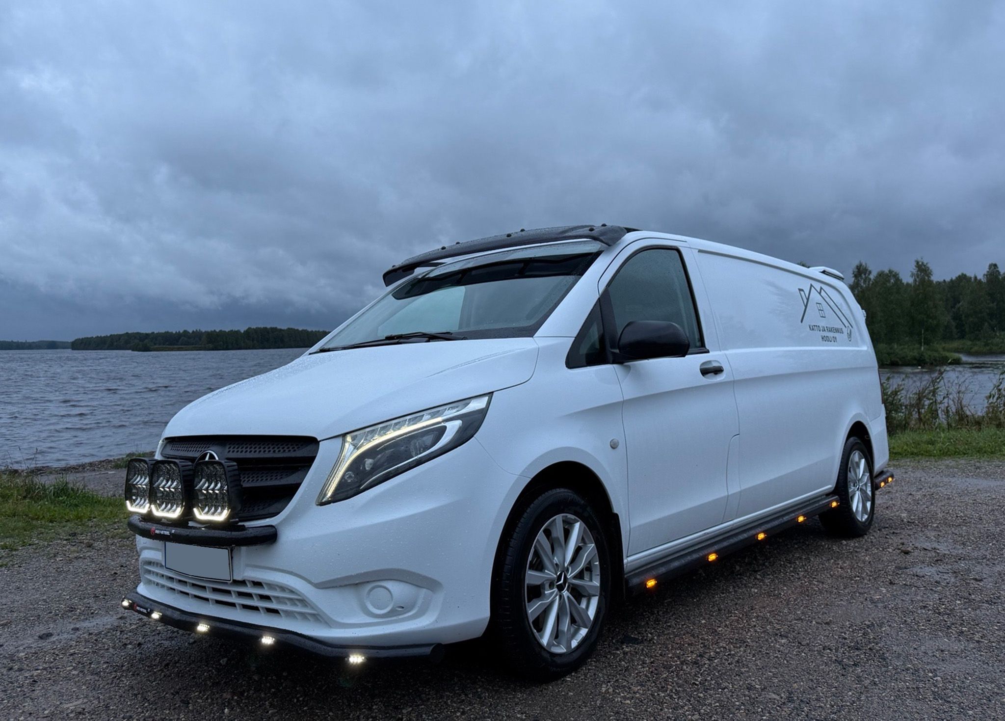 MERCEDES BENZ - Auxiliary light installations