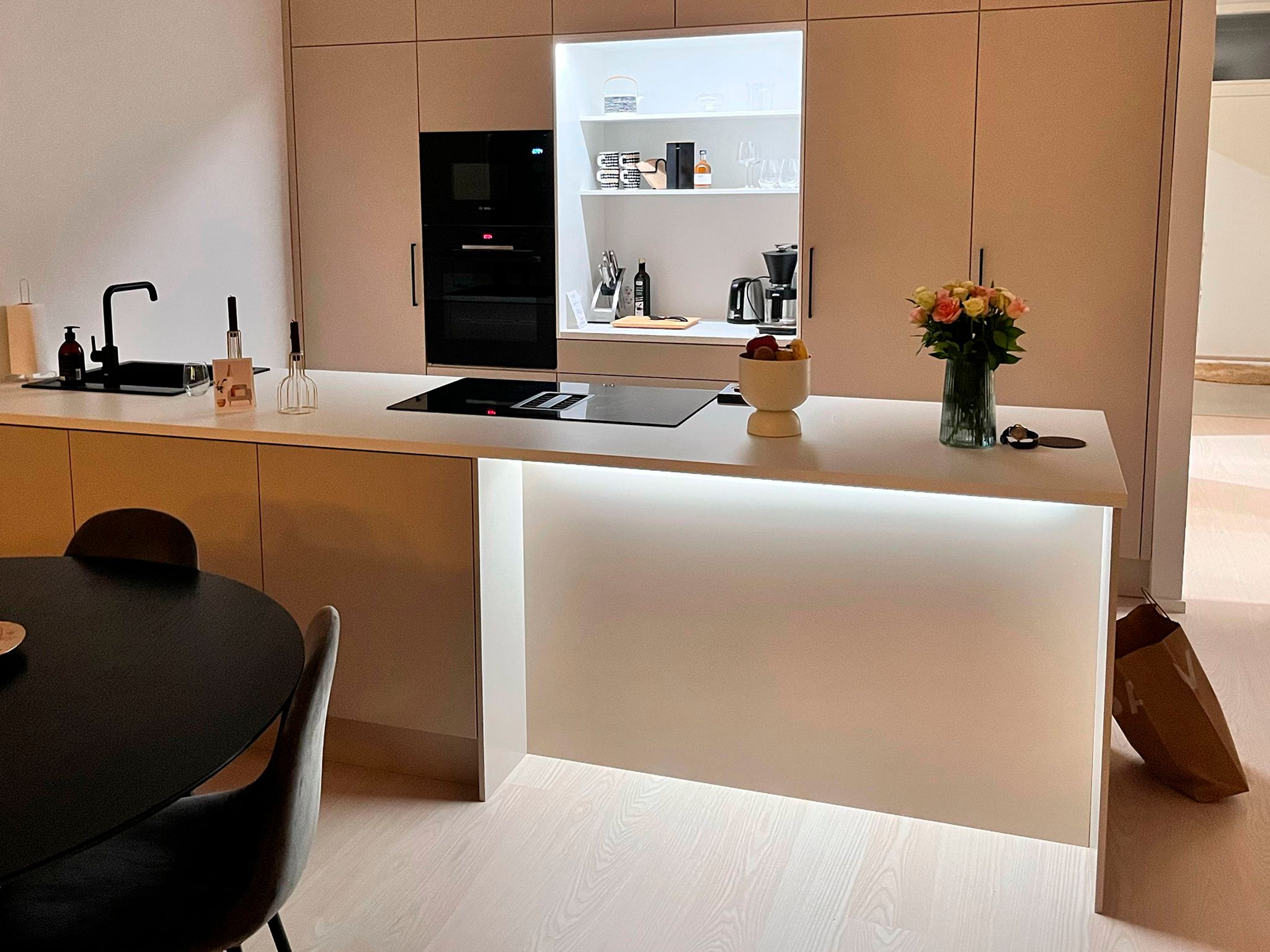 LED-nauhasetti kalusteisiin AGGE - Musta profiili - Täydellinen setti